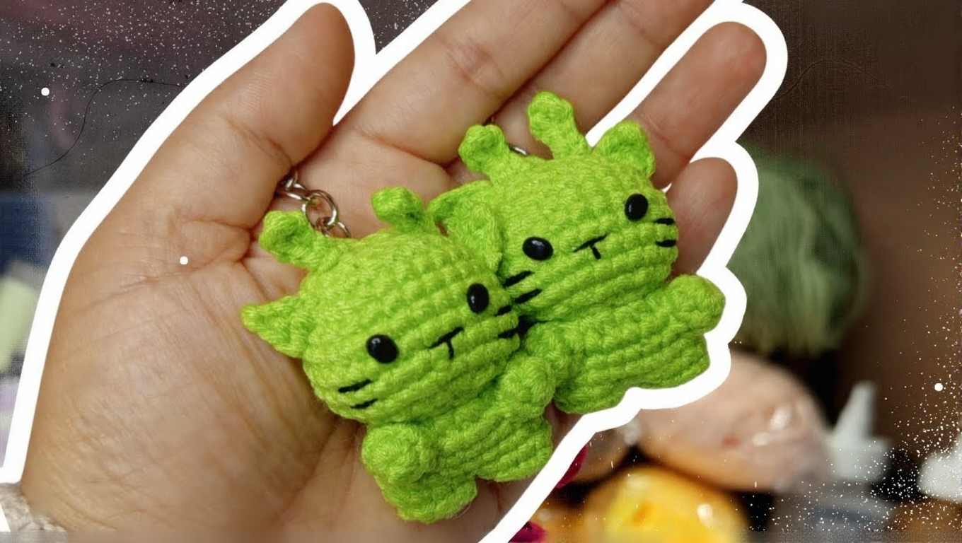 Crochet Green Alien Cat Amigurumi Keychain
