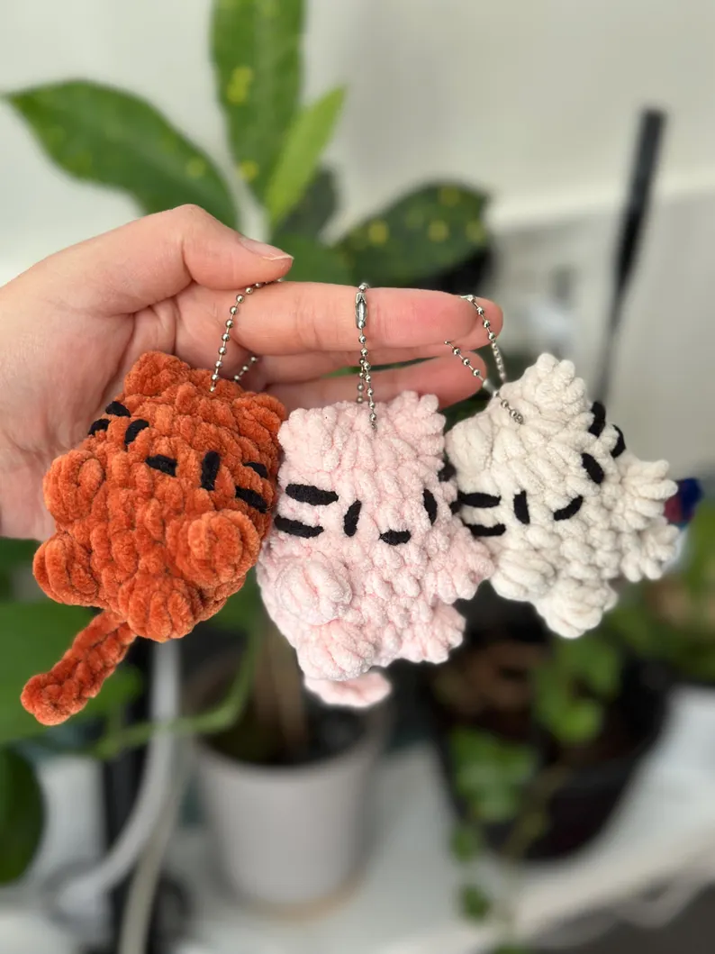 No-Sew Crochet Cat Keychain